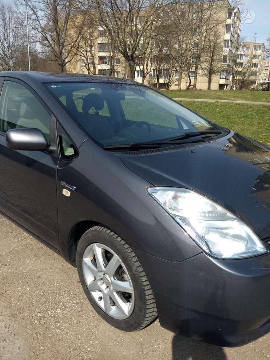 Grey Toyota Prius 2008 in Vilnius, with an engine capacity of 1.50 L and mileage of 214 thousand km for 5500 €, photo 4 on AUTOMOTO.COM.LV