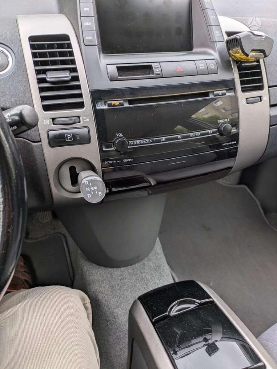Grey Toyota Prius 2008 in Vilnius, with an engine capacity of 1.50 L and mileage of 214 thousand km for 5500 €, photo 12 on AUTOMOTO.COM.LV