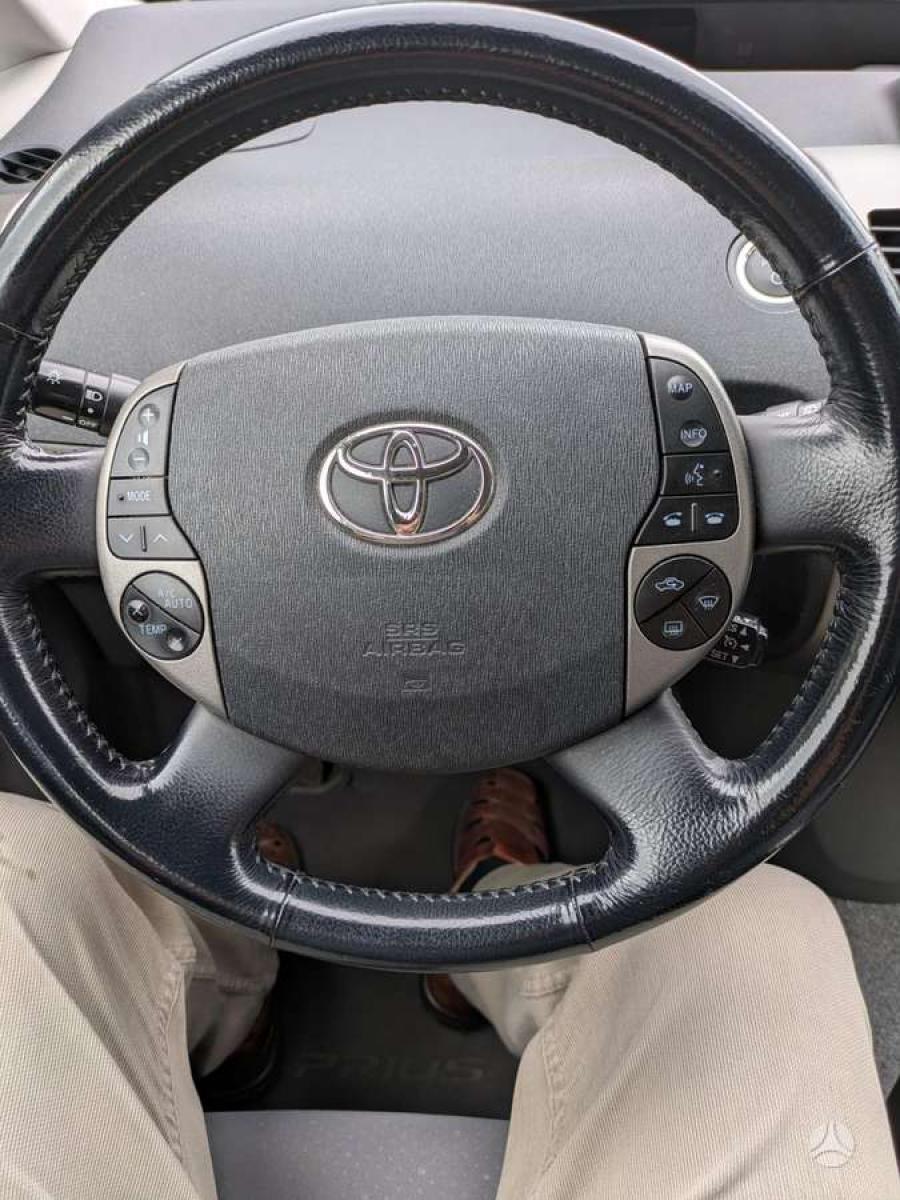 Grey Toyota Prius 2008 in Vilnius, with an engine capacity of 1.50 L and mileage of 214 thousand km for 5500 €, photo 13 on AUTOMOTO.COM.LV