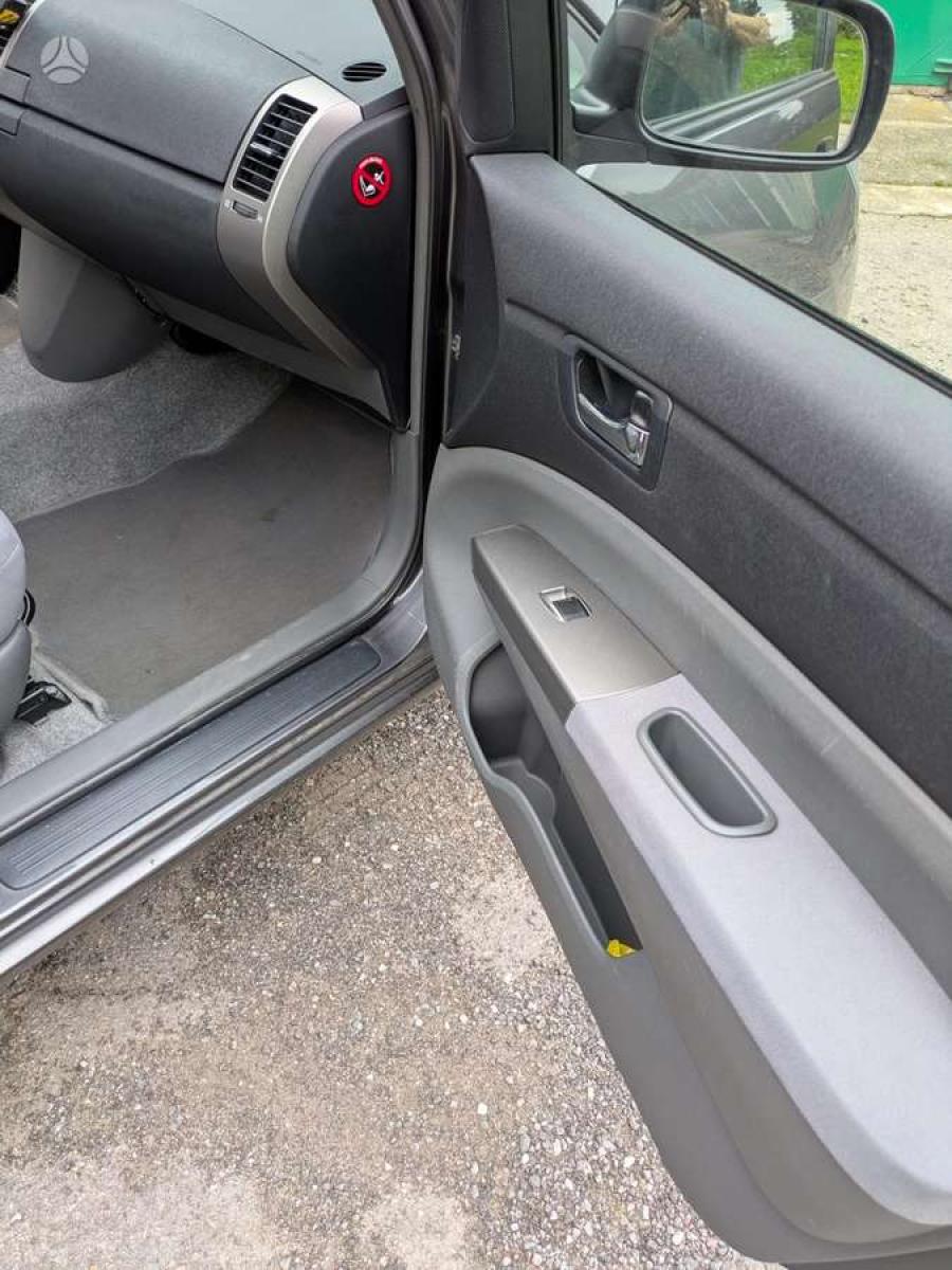 Grey Toyota Prius 2008 in Vilnius, with an engine capacity of 1.50 L and mileage of 214 thousand km for 5500 €, photo 18 on AUTOMOTO.COM.LV