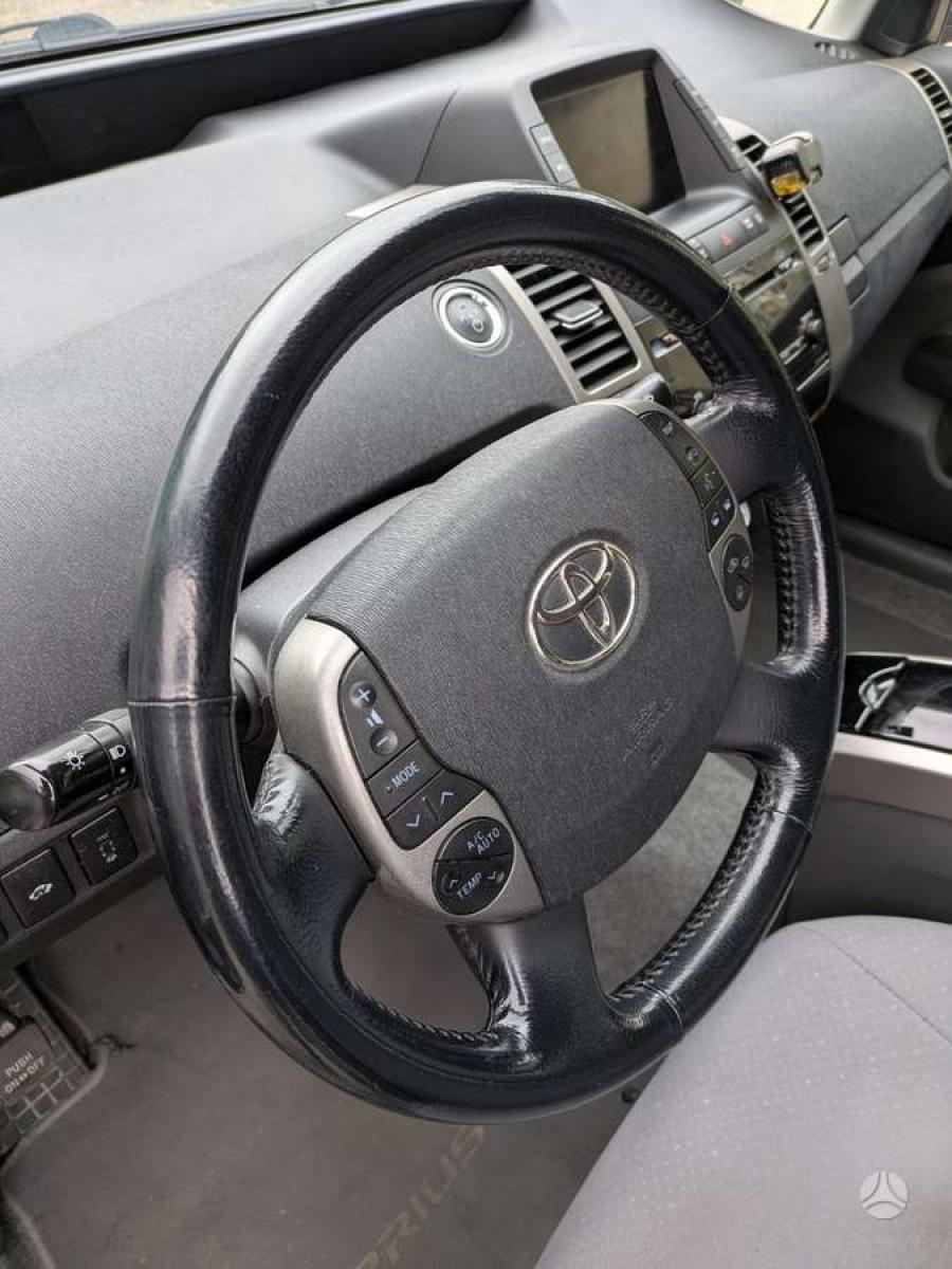 Grey Toyota Prius 2008 in Vilnius, with an engine capacity of 1.50 L and mileage of 214 thousand km for 5500 €, photo 23 on AUTOMOTO.COM.LV