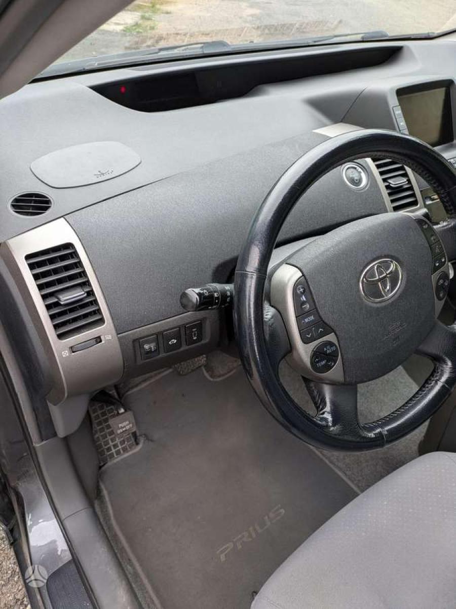 Grey Toyota Prius 2008 in Vilnius, with an engine capacity of 1.50 L and mileage of 214 thousand km for 5500 €, photo 24 on AUTOMOTO.COM.LV