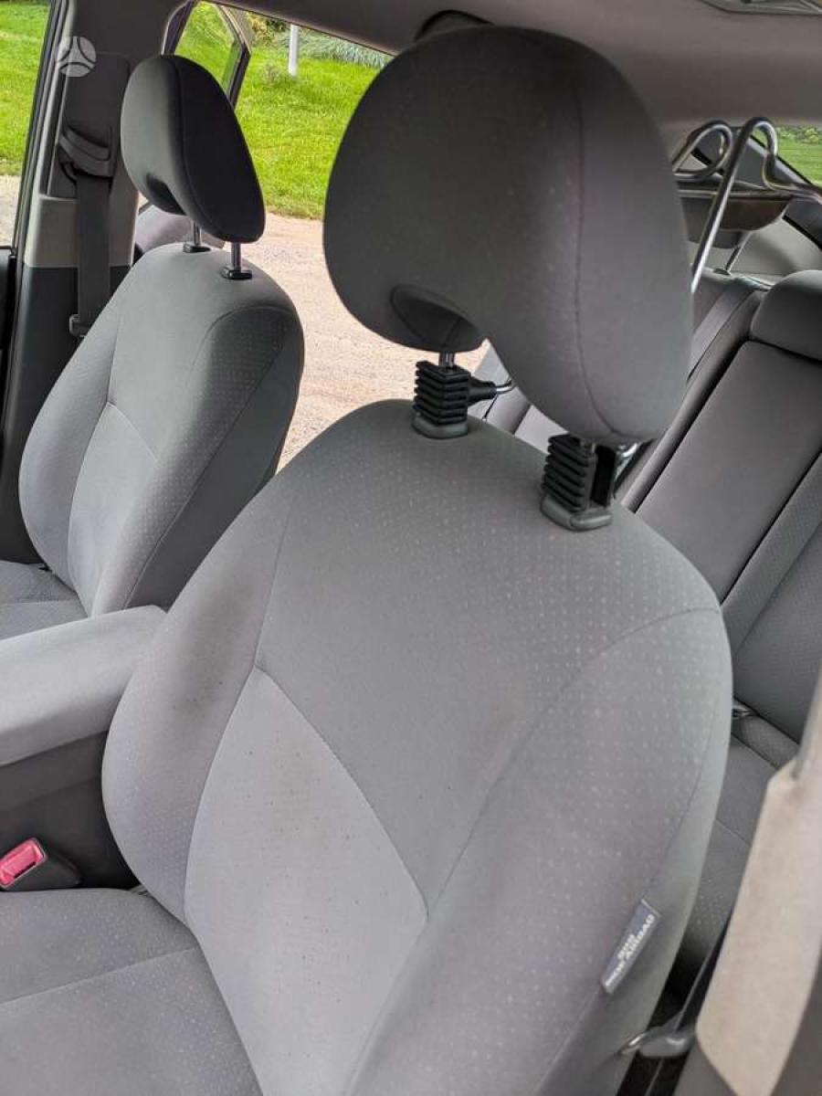 Grey Toyota Prius 2008 in Vilnius, with an engine capacity of 1.50 L and mileage of 214 thousand km for 5500 €, photo 26 on AUTOMOTO.COM.LV