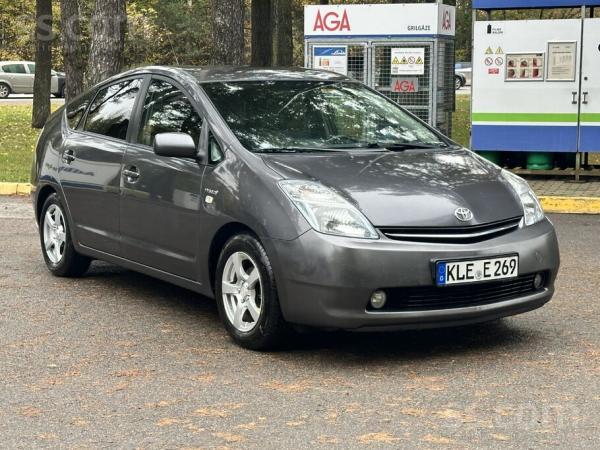 Pelēks Toyota Prius 2008 Rīga, ar dzinēja tilpumu 1.50 L un nobraukumu 340 tūkst. km par 3990 €, foto 3 vietnē AUTOMOTO.COM.LV