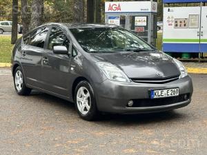 Grey Toyota Prius 2008 in Riga, with an engine capacity of 1.50 L and mileage of 340 thousand km for 3990 €, photo 3 on AUTOMOTO.COM.LV