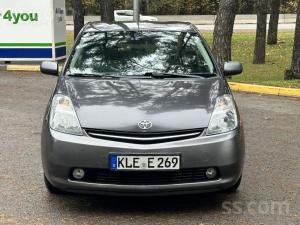 Grey Toyota Prius 2008 in Riga, with an engine capacity of 1.50 L and mileage of 340 thousand km for 3990 €, photo 4 on AUTOMOTO.COM.LV