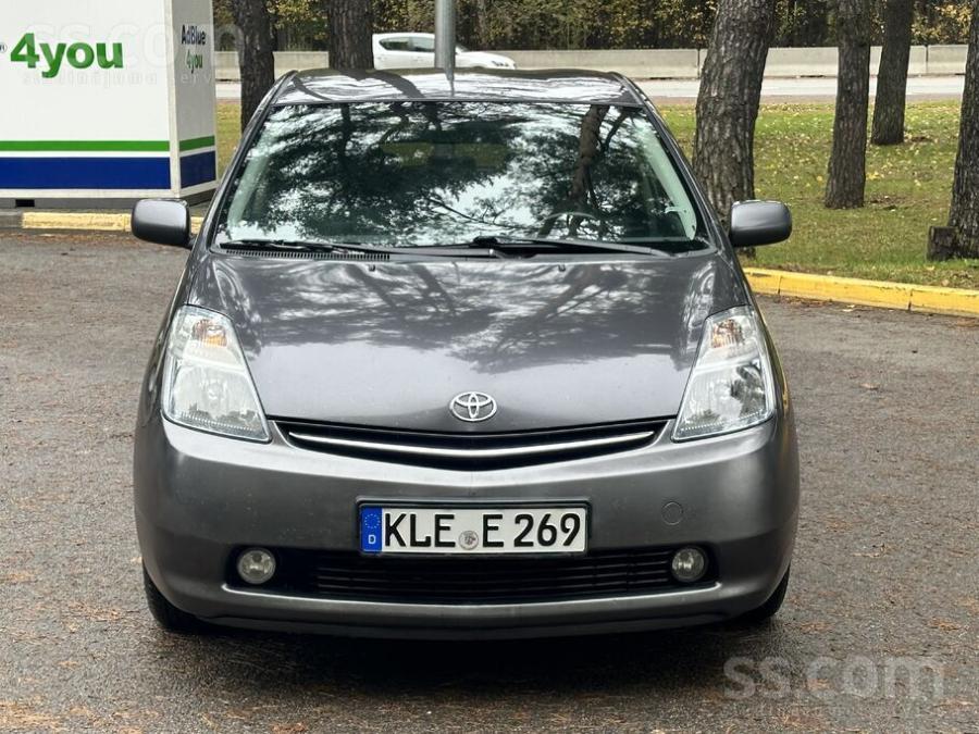Grey Toyota Prius 2008 in Riga, with an engine capacity of 1.50 L and mileage of 340 thousand km for 3990 €, photo 4 on AUTOMOTO.COM.LV