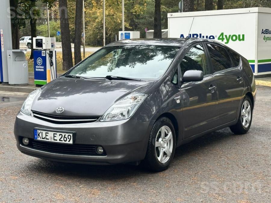 Grey Toyota Prius 2008 in Riga, with an engine capacity of 1.50 L and mileage of 340 thousand km for 3990 €, photo 5 on AUTOMOTO.COM.LV