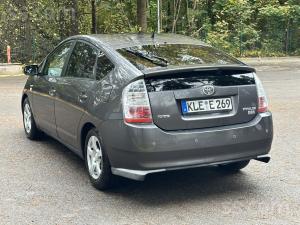 Grey Toyota Prius 2008 in Riga, with an engine capacity of 1.50 L and mileage of 340 thousand km for 3990 €, photo 7 on AUTOMOTO.COM.LV