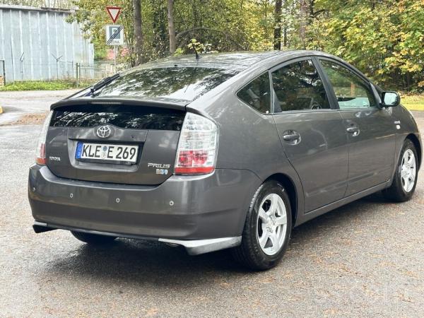 Pelēks Toyota Prius 2008 Rīga, ar dzinēja tilpumu 1.50 L un nobraukumu 340 tūkst. km par 3990 €, foto 10 vietnē AUTOMOTO.COM.LV