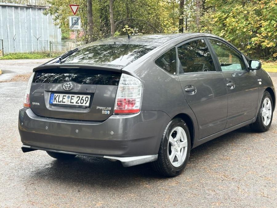 Grey Toyota Prius 2008 in Riga, with an engine capacity of 1.50 L and mileage of 340 thousand km for 3990 €, photo 10 on AUTOMOTO.COM.LV
