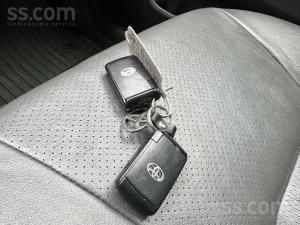 Grey Toyota Prius 2008 in Riga, with an engine capacity of 1.50 L and mileage of 340 thousand km for 3990 €, photo 11 on AUTOMOTO.COM.LV