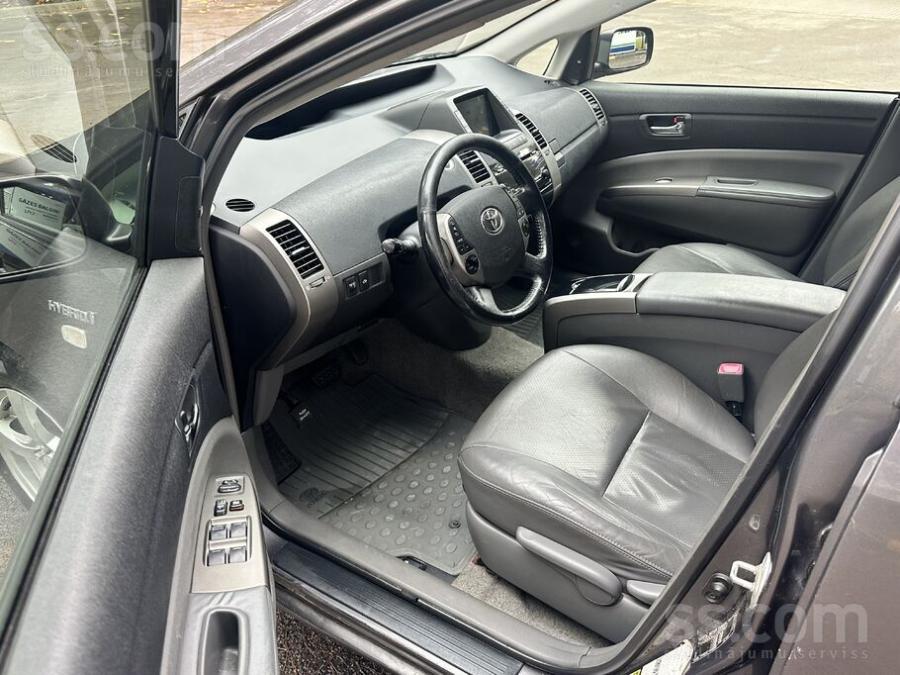 Grey Toyota Prius 2008 in Riga, with an engine capacity of 1.50 L and mileage of 340 thousand km for 3990 €, photo 14 on AUTOMOTO.COM.LV