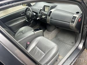Grey Toyota Prius 2008 in Riga, with an engine capacity of 1.50 L and mileage of 340 thousand km for 3990 €, photo 18 on AUTOMOTO.COM.LV