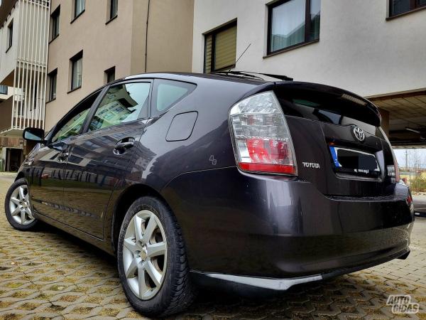 Grey Toyota Prius 2009 in Vilnius, with an engine capacity of 1.50 L and mileage of 355 thousand km for 2590 €, photo 3 on AUTOMOTO.COM.LV