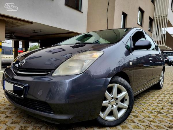 Grey Toyota Prius 2009 in Vilnius, with an engine capacity of 1.50 L and mileage of 355 thousand km for 2590 €, photo 5 on AUTOMOTO.COM.LV