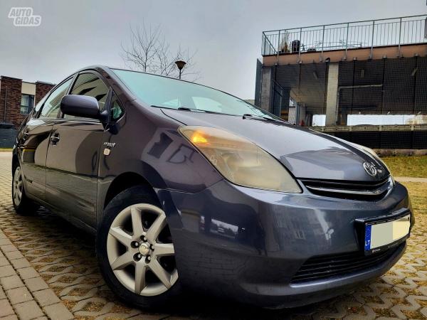 Grey Toyota Prius 2009 in Vilnius, with an engine capacity of 1.50 L and mileage of 355 thousand km for 2590 €, photo 7 on AUTOMOTO.COM.LV