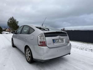 Pelēks Toyota Prius 2009 Viļņa, ar dzinēja tilpumu 1.50 L un nobraukumu 390 tūkst. km par 2950 €, foto 2 vietnē AUTOMOTO.COM.LV