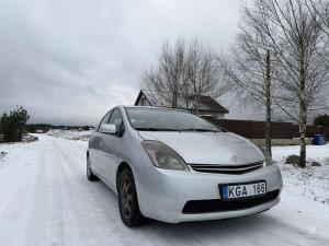Pelēks Toyota Prius 2009 Viļņa, ar dzinēja tilpumu 1.50 L un nobraukumu 390 tūkst. km par 2950 €, foto 3 vietnē AUTOMOTO.COM.LV