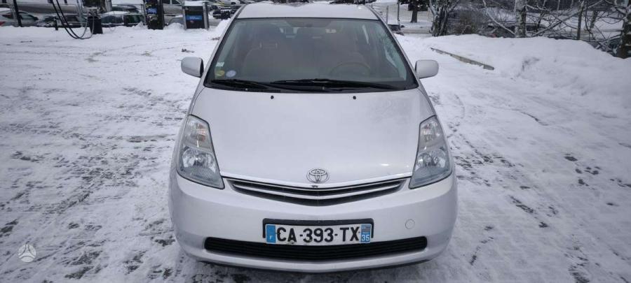 Pelēks Toyota Prius 2009 Kauņa, ar dzinēja tilpumu 1.50 L un nobraukumu 262 tūkst. km par 4350 €, foto 2 vietnē AUTOMOTO.COM.LV