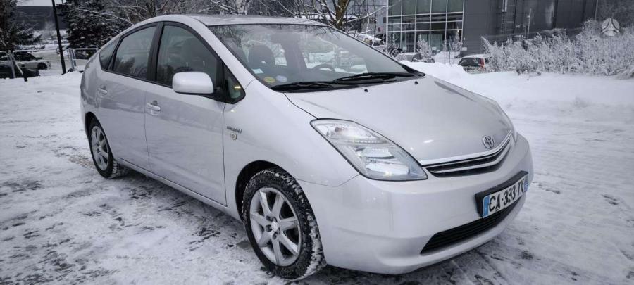 Pelēks Toyota Prius 2009 Kauņa, ar dzinēja tilpumu 1.50 L un nobraukumu 262 tūkst. km par 4350 €, foto 3 vietnē AUTOMOTO.COM.LV