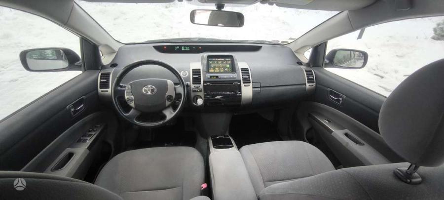 Pelēks Toyota Prius 2009 Kauņa, ar dzinēja tilpumu 1.50 L un nobraukumu 262 tūkst. km par 4350 €, foto 5 vietnē AUTOMOTO.COM.LV
