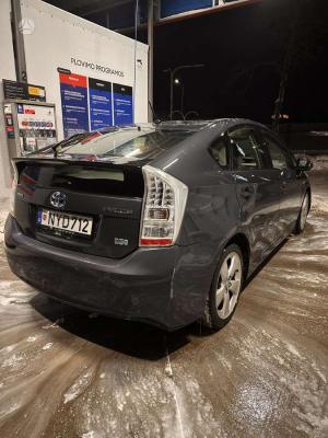 Grey Toyota Prius 2009 in Vilnius, with an engine capacity of 1.80 L and mileage of 239 thousand km for 6500 €, photo 2 on AUTOMOTO.COM.LV