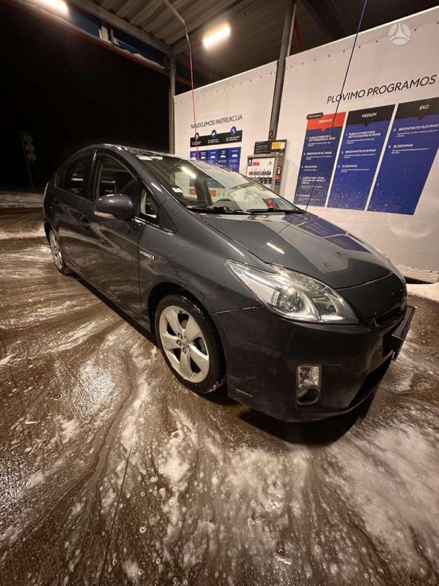 Grey Toyota Prius 2009 in Vilnius, with an engine capacity of 1.80 L and mileage of 239 thousand km for 6500 €, photo 4 on AUTOMOTO.COM.LV