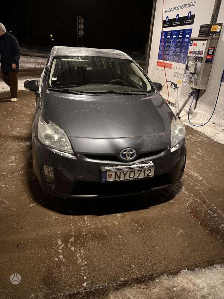 Grey Toyota Prius 2009 in Vilnius, with an engine capacity of 1.80 L and mileage of 239 thousand km for 6500 €, photo 6 on AUTOMOTO.COM.LV