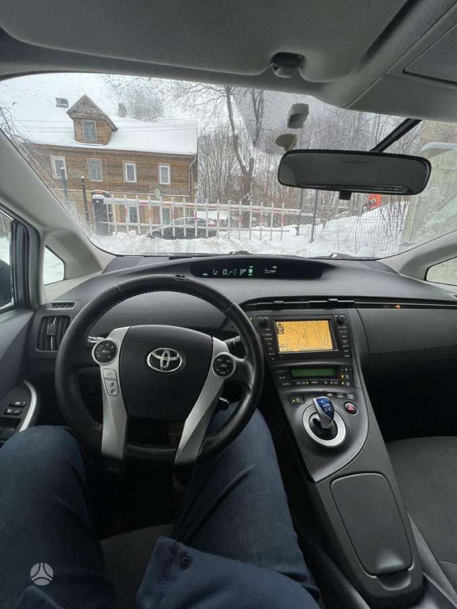 Grey Toyota Prius 2009 in Vilnius, with an engine capacity of 1.80 L and mileage of 239 thousand km for 6500 €, photo 15 on AUTOMOTO.COM.LV