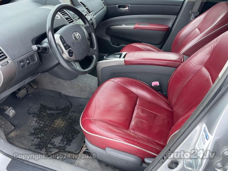 Grey Toyota Prius 2009 in Tallinn, with an engine capacity of 1.50 L and mileage of 193 thousand km for 2700 €, photo 5 on AUTOMOTO.COM.LV