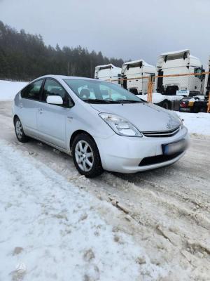 Grey Toyota Prius 2009 in Vilnius, with an engine capacity of 1.50 L and mileage of 284 thousand km for 4499 €, photo 3 on AUTOMOTO.COM.LV
