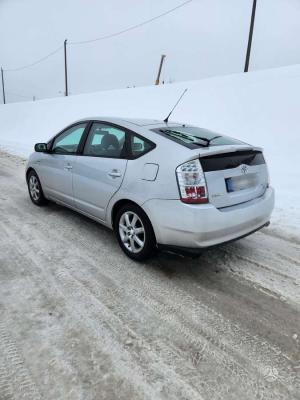 Grey Toyota Prius 2009 in Vilnius, with an engine capacity of 1.50 L and mileage of 284 thousand km for 4499 €, photo 4 on AUTOMOTO.COM.LV