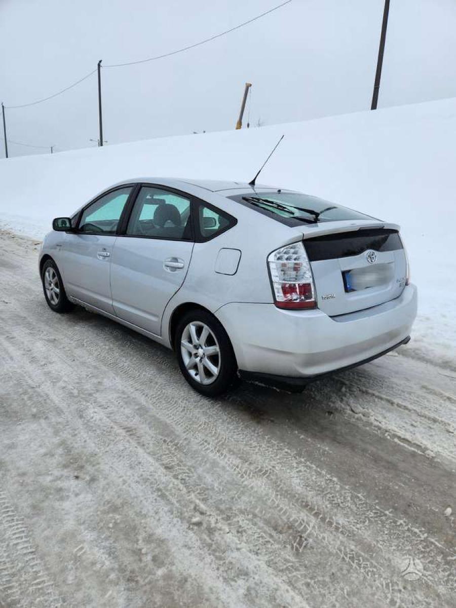 Grey Toyota Prius 2009 in Vilnius, with an engine capacity of 1.50 L and mileage of 284 thousand km for 4499 €, photo 4 on AUTOMOTO.COM.LV