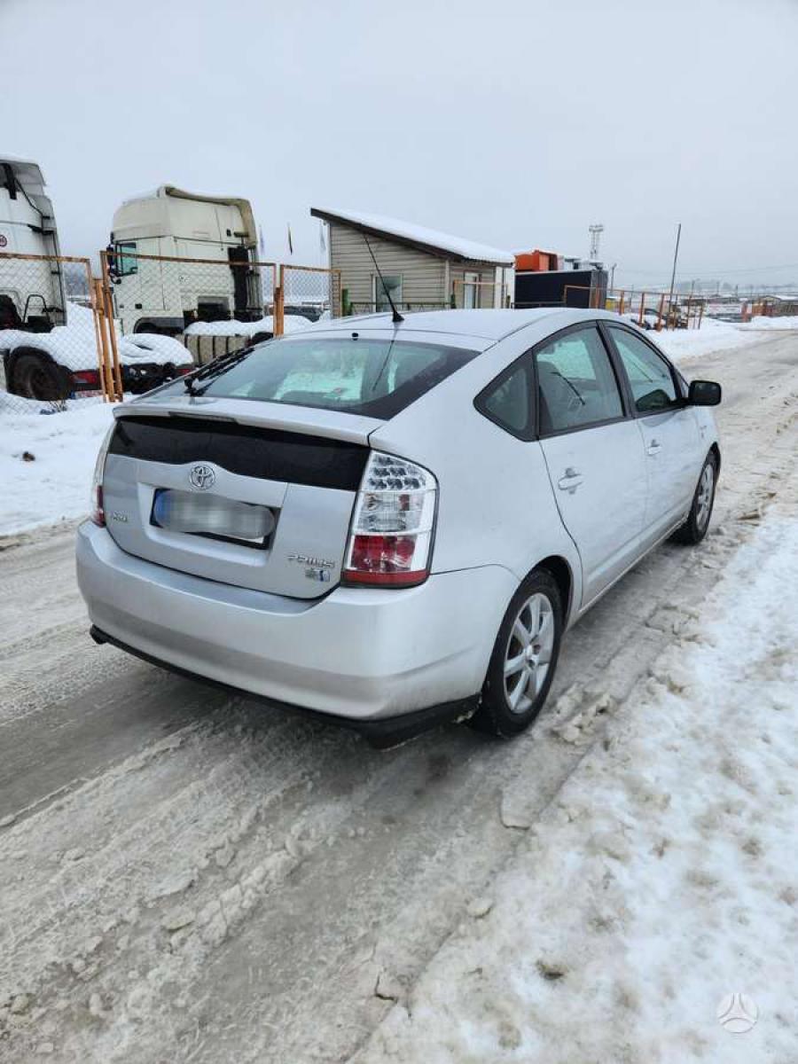 Grey Toyota Prius 2009 in Vilnius, with an engine capacity of 1.50 L and mileage of 284 thousand km for 4499 €, photo 5 on AUTOMOTO.COM.LV