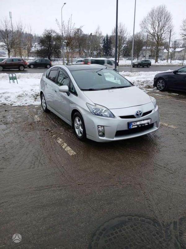 Pelēks Toyota Prius 2009 Viļņa, ar dzinēja tilpumu 1.80 L un nobraukumu 273 tūkst. km par 6100 €, foto 1 vietnē AUTOMOTO.COM.LV