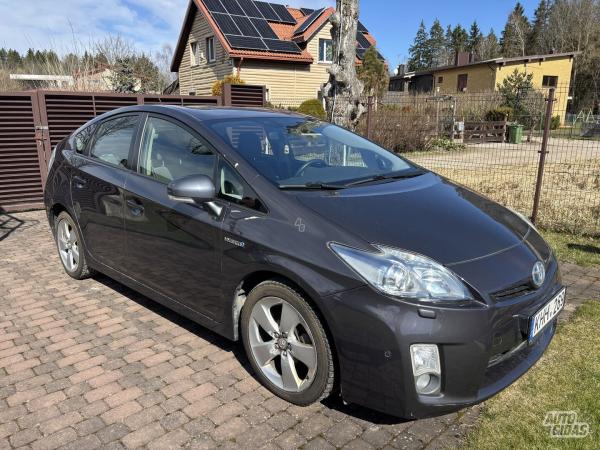 Grey Toyota Prius 2009 in Vilnius, with an engine capacity of 1.80 L and mileage of 328 thousand km for 6000 €, photo 1 on AUTOMOTO.COM.LV