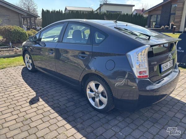 Grey Toyota Prius 2009 in Vilnius, with an engine capacity of 1.80 L and mileage of 328 thousand km for 6000 €, photo 3 on AUTOMOTO.COM.LV