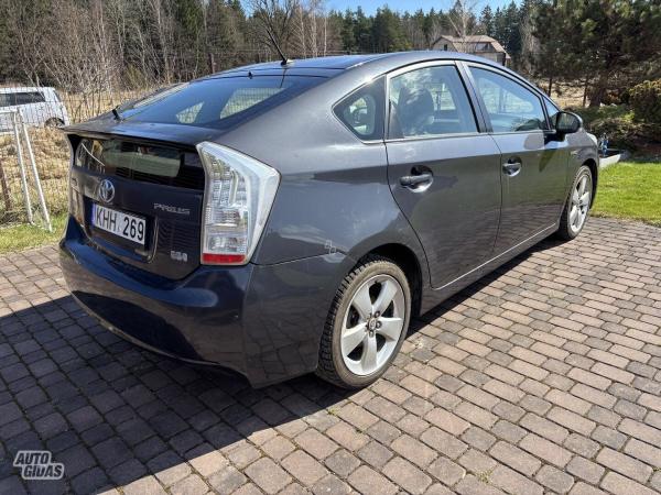 Grey Toyota Prius 2009 in Vilnius, with an engine capacity of 1.80 L and mileage of 328 thousand km for 6000 €, photo 4 on AUTOMOTO.COM.LV