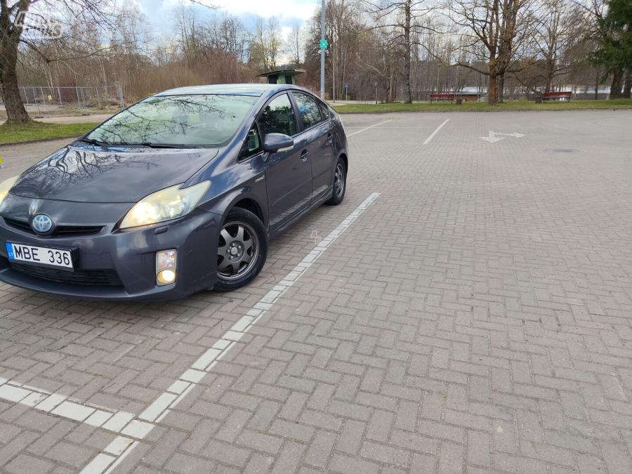 Pelēks Toyota Prius 2009 Trakai, ar dzinēja tilpumu 1.80 L un nobraukumu 600 tūkst. km par 4850 €, foto 4 vietnē AUTOMOTO.COM.LV