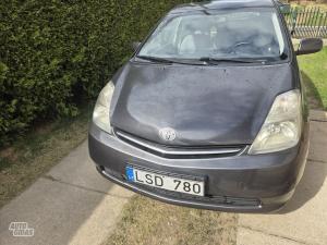 Pelēks Toyota Prius 2009 Viļņa, ar dzinēja tilpumu 1.50 L un nobraukumu 500 tūkst. km par 3550 €, foto 3 vietnē AUTOMOTO.COM.LV