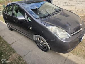 Pelēks Toyota Prius 2009 Viļņa, ar dzinēja tilpumu 1.50 L un nobraukumu 500 tūkst. km par 3550 €, foto 4 vietnē AUTOMOTO.COM.LV