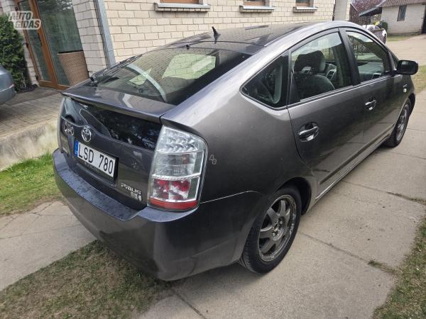 Grey Toyota Prius 2009 in Vilnius, with an engine capacity of 1.50 L and mileage of 500 thousand km for 3550 €, photo 4 on AUTOMOTO.COM.LV