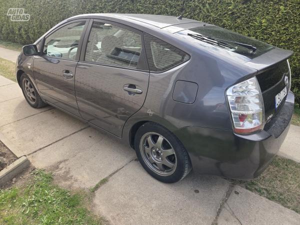 Grey Toyota Prius 2009 in Vilnius, with an engine capacity of 1.50 L and mileage of 500 thousand km for 3550 €, photo 5 on AUTOMOTO.COM.LV
