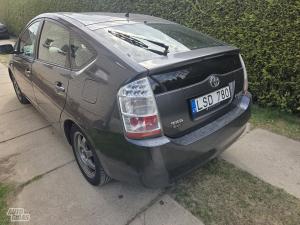 Pelēks Toyota Prius 2009 Viļņa, ar dzinēja tilpumu 1.50 L un nobraukumu 500 tūkst. km par 3550 €, foto 7 vietnē AUTOMOTO.COM.LV
