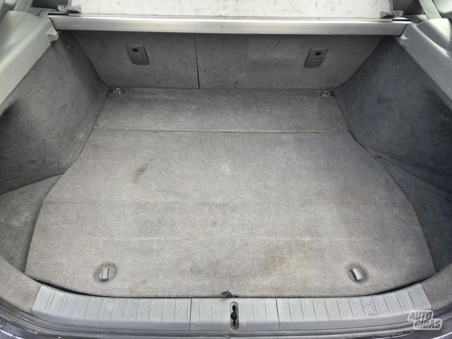 Pelēks Toyota Prius 2009 Viļņa, ar dzinēja tilpumu 1.50 L un nobraukumu 500 tūkst. km par 3550 €, foto 12 vietnē AUTOMOTO.COM.LV