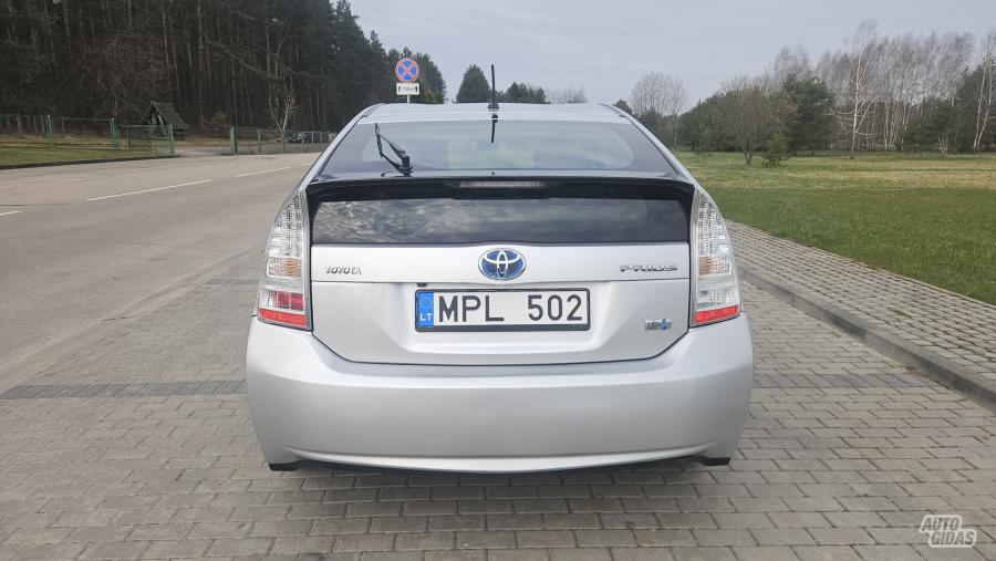 Grey Toyota Prius 2009 in Vilnius, with an engine capacity of 1.80 L and mileage of 295 thousand km for 5799 €, photo 5 on AUTOMOTO.COM.LV