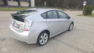 Grey Toyota Prius 2009 in Vilnius, with an engine capacity of 1.80 L and mileage of 295 thousand km for 5799 €, photo 6 on AUTOMOTO.COM.LV