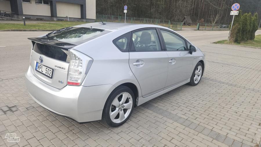 Grey Toyota Prius 2009 in Vilnius, with an engine capacity of 1.80 L and mileage of 295 thousand km for 5799 €, photo 6 on AUTOMOTO.COM.LV
