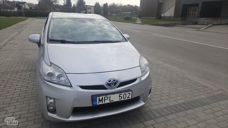 Grey Toyota Prius 2009 in Vilnius, with an engine capacity of 1.80 L and mileage of 295 thousand km for 5799 €, photo 7 on AUTOMOTO.COM.LV